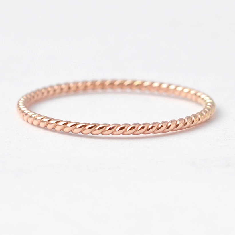 12 Elegant Rose Gold Wedding Bands