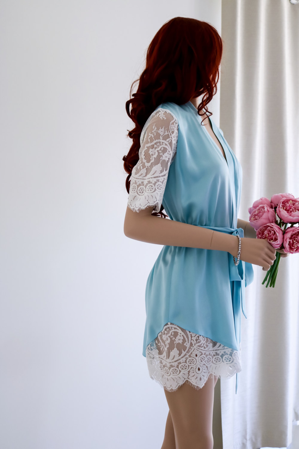 10 Gorgeous Bridal Robes