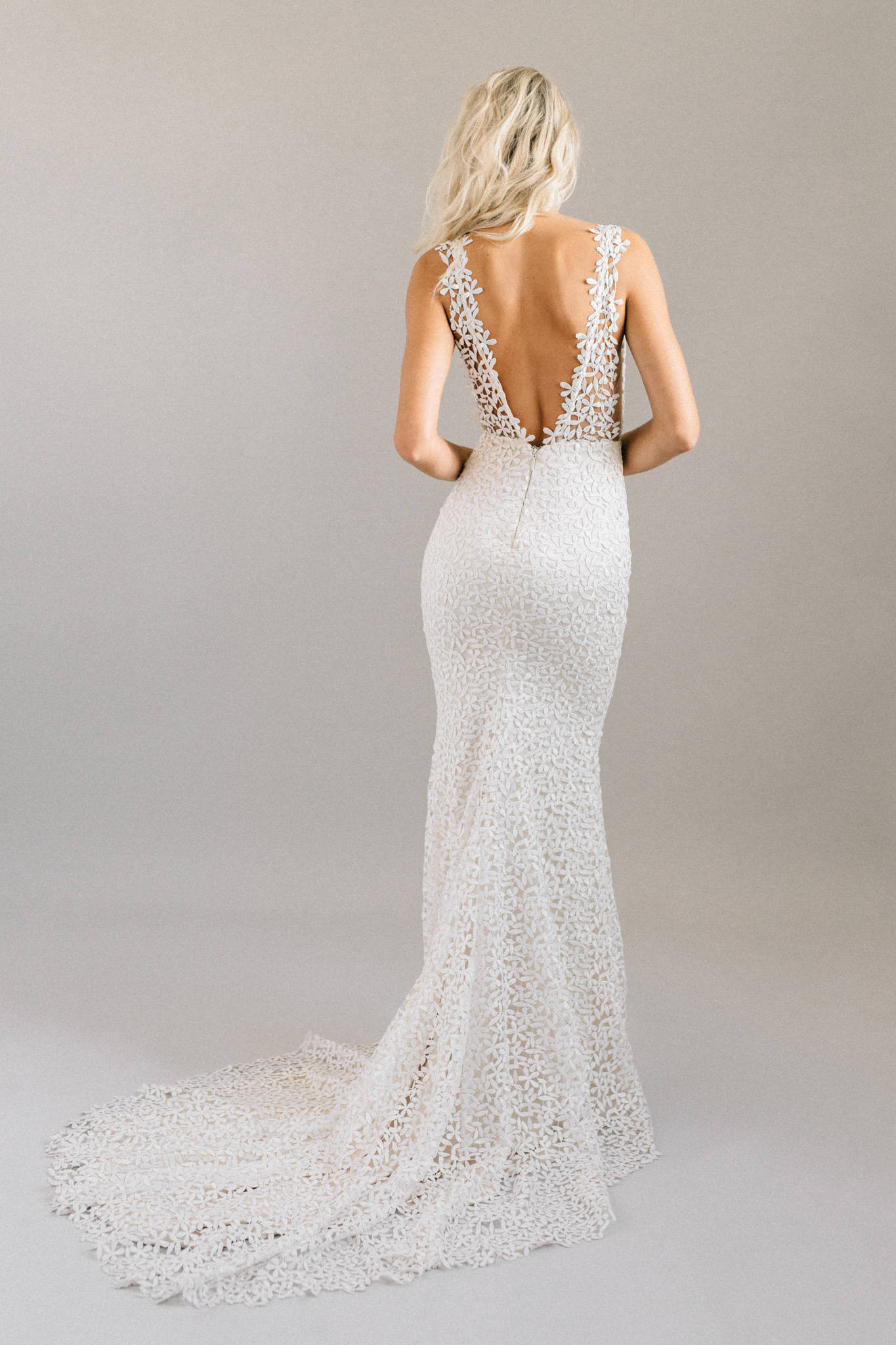Absolutely Gorgeous Backless Wedding Dresses from Etsy