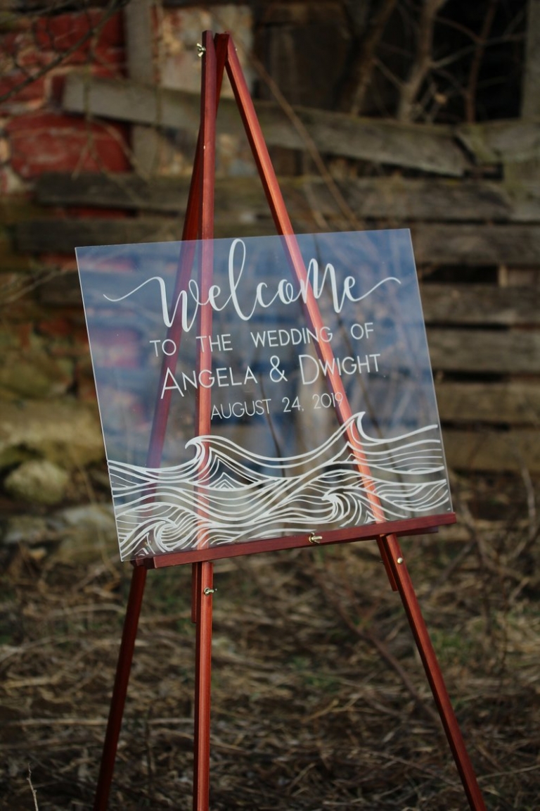 10 Beautiful (and Unique!) Wedding Welcome Signs From Etsy