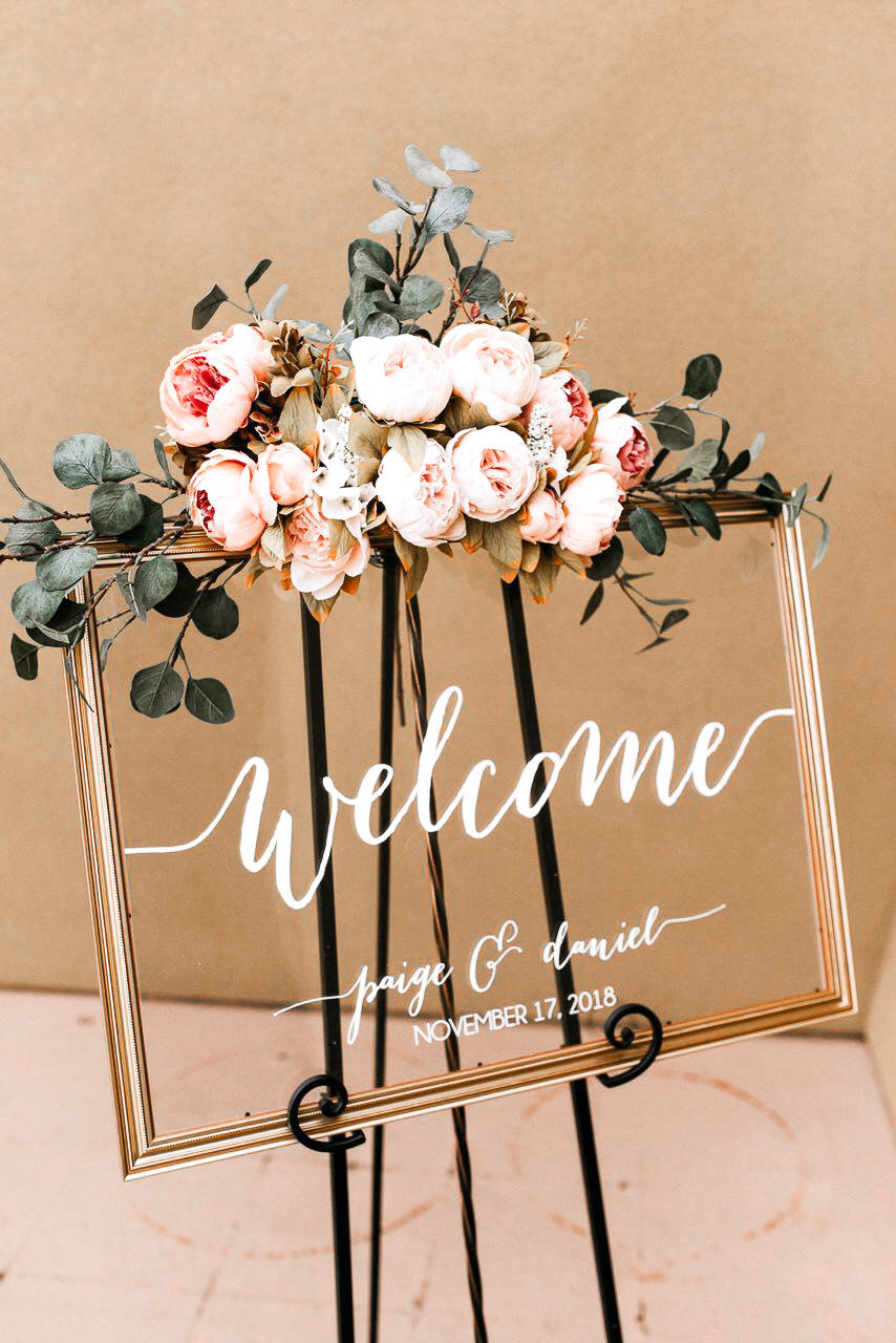 Wedding Trends: 8 Gorgeous Acrylic Wedding Signs From Etsy
