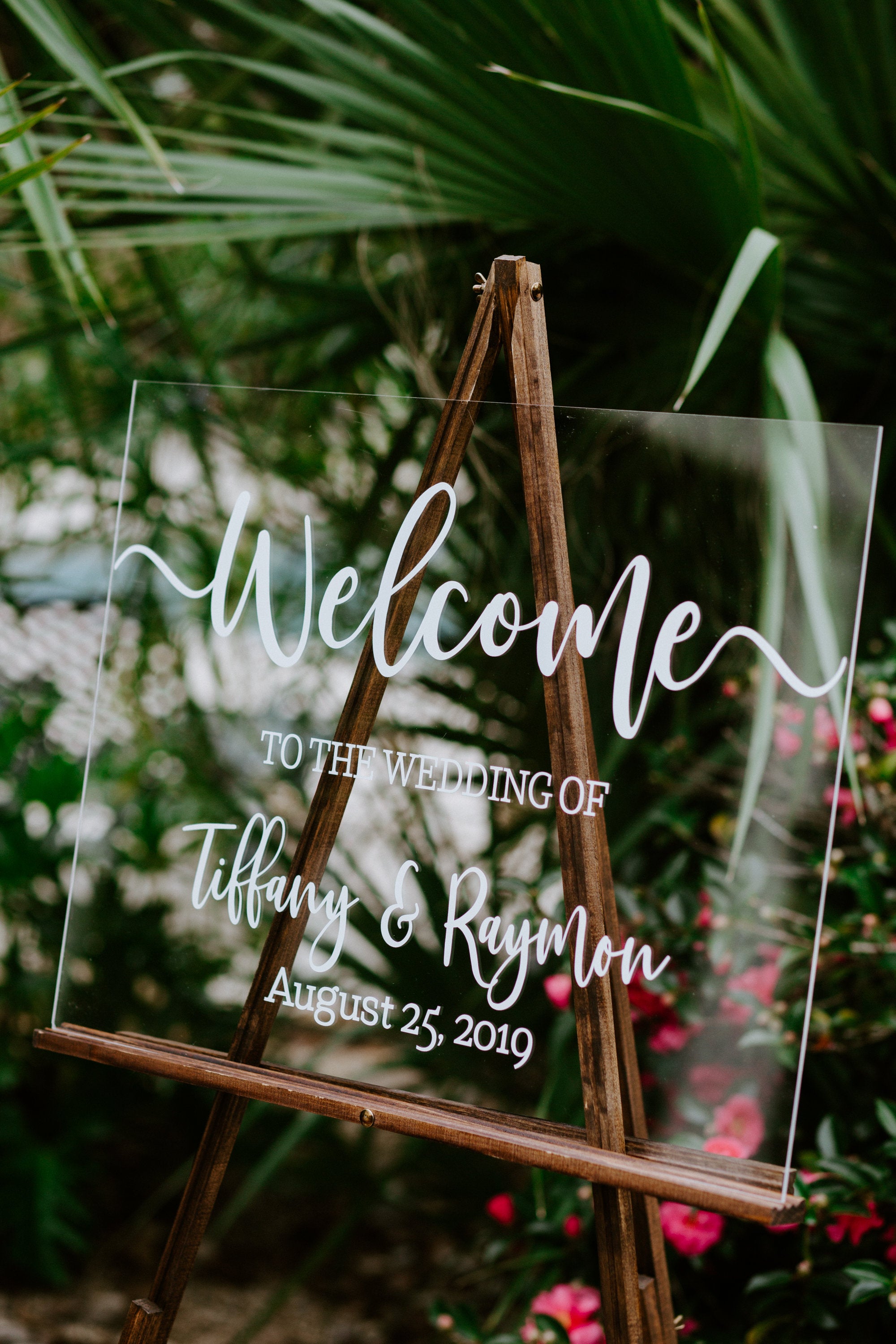 10 Beautiful (and Unique!) Wedding Welcome Signs From Etsy